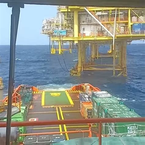 Offshore Life Cuaca Sebwlum Monsun Di Platform Duyung Lq Petronas Youtube