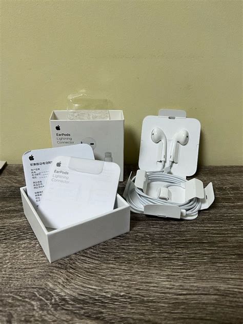 Apple Earpods With Lightning Connector Audio Earphones On Carousell