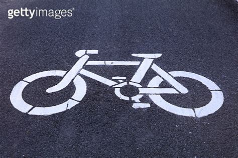 Bicycle Signage On Asphalt Pavement 이미지 1316376434 게티이미지뱅크