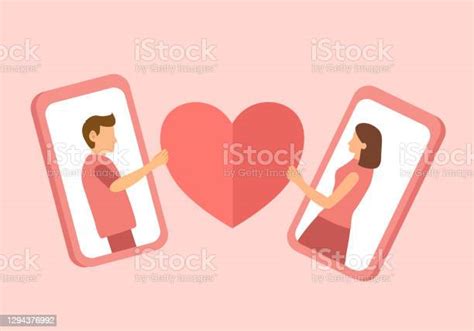 스마트 폰을 통해 채팅 을 사랑하는 커플 온라인 데이트 앱 남자는 그의 여자 친구에게 화상 통화를합니다 장거리 관계 발렌타인