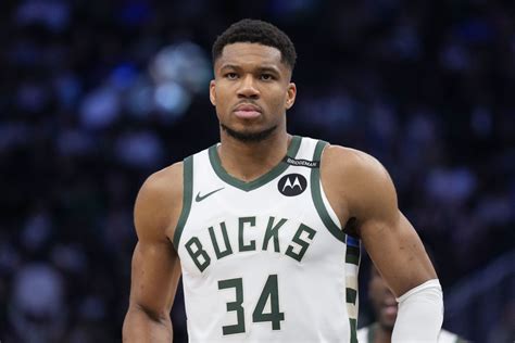 Giannis Antetokounmpo Open To Playing With 11 Time All Star Yahoo