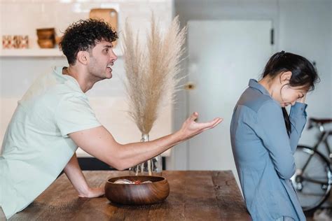 Recognizing The Red Flags Of A Controlling Relationship