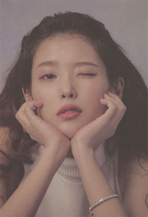 Iu 📚 Iu 5th Album Lilac Photo Book과 💽 2021 Cute Earrings