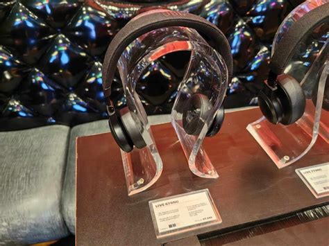 JBL Brings Classic 70s Design To Their Brand New Speaker And Turntable Jam Online