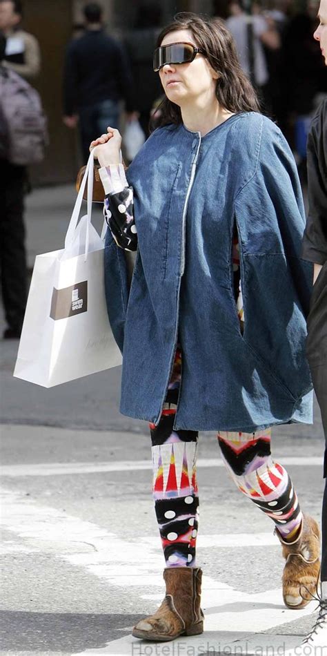 Bjork Street Photo Bjork Fashion Faye Wong Celebrity Street Style