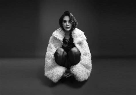 Top Times Aashram Actress Esha Gupta Flaunted Her Ample Bosom And Bare Back In Barely There