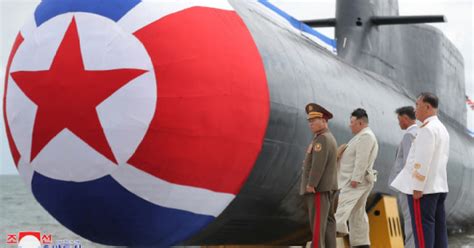 김정은 군함 조선소 방문…전쟁준비에 해군 강화가 중차대
