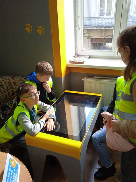 Учні 4 б класу ліцею Галицький побували на екскурсії в бібліотеці