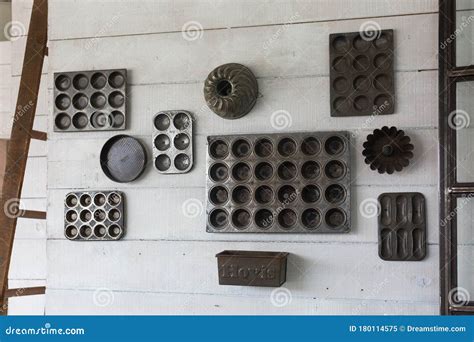 Different Types Of Baking Pans And Moulds For Cake Bread And Muffins