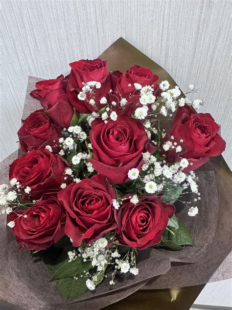 バラとかすみ草のブーケ 優雅な花束 花の藤商