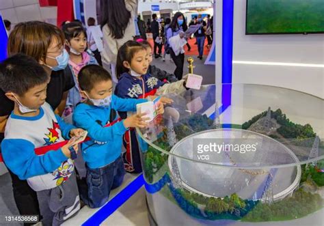 Aperture Spherical Radio Telescope Photos And Premium High Res Pictures Getty Images