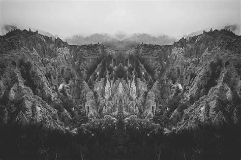 Las Fotografías Simétricas De Paisajes Son El Test De Rorschach De La