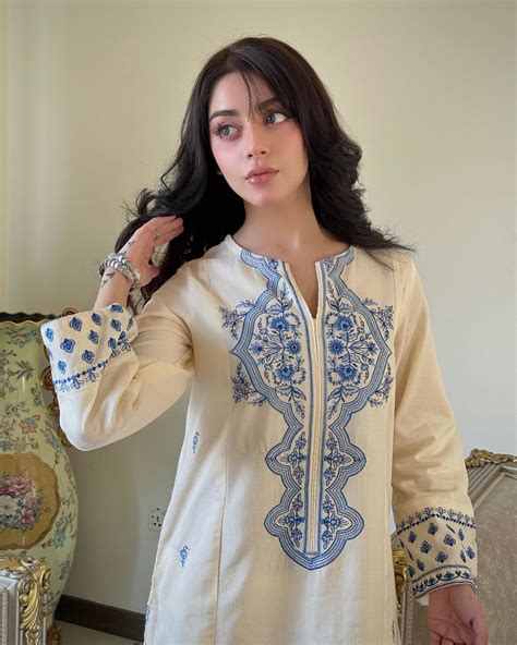 Alizeh Shah Reveals Her Glam Makeup Secrets Reviewitpk