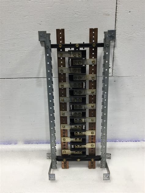 Eaton Pow R Line Pr1la 200 Amp 30 Space 120240 Vac Load Center Guts O