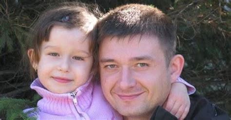 Когато синът ми се ожени за разведена жена която имаше дъщеря той започна да я обучава като