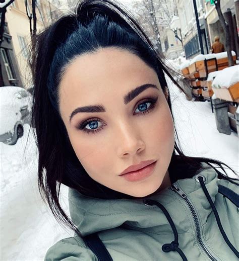 Makeup For Pale Skin Dark Hair Blue Eyes