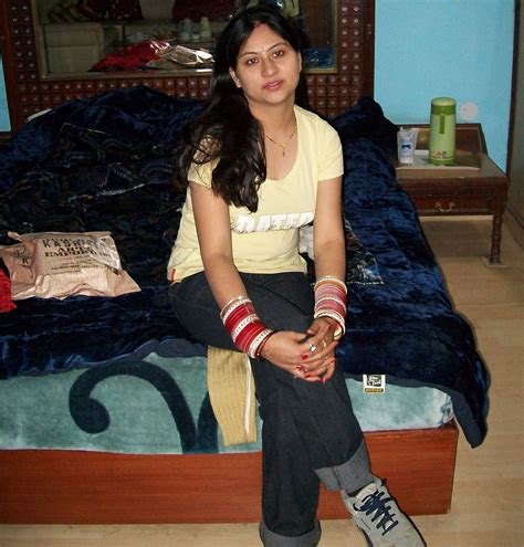 Aunty Heros Indian Homely Girls