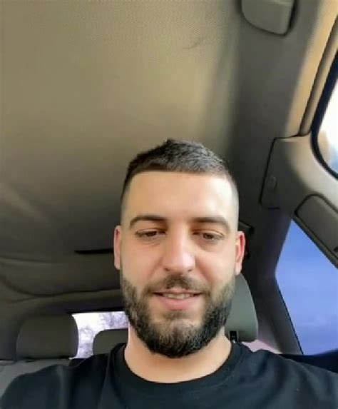 A Handsome Guy Show Off His Penis In The Car Quickly 中文
