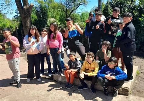 Almunos De La Secundaria 3 Comenzaron La Puesta En Valor De La Isla De Todd Diario Uno Arrecifes