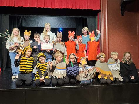 Naerulinnud Kanutiaia Huvikooli Teatrifestivalil Tallinn