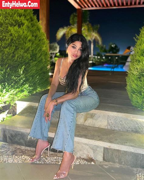 هيفاء وهبي تستعرض جمالها بإطلالة مثيرة في أحدث ظهور