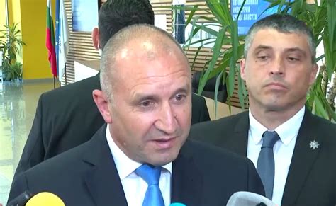 Радев съсипа проекта за промени в Конституцията на ППДБ Юридически неграмотен и политически