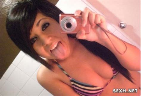 Студентки сфотографировались после душа Pic