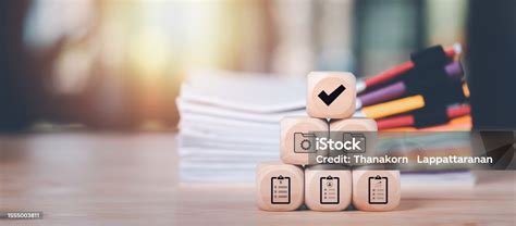 인사의 품질 및 효율성 감사 및 평가의 개념 비즈니스 문서 평가 프로세스 비즈니스 재무 세금 문서 검사 데이터 분석 보고서 성장 결과 0명에 대한 스톡 사진 및 기타 이미지