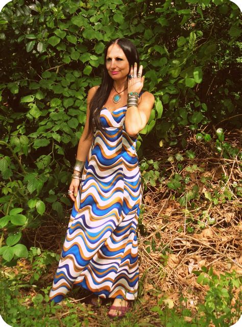 Vintage Vixen Lerose Amongst The Thorns