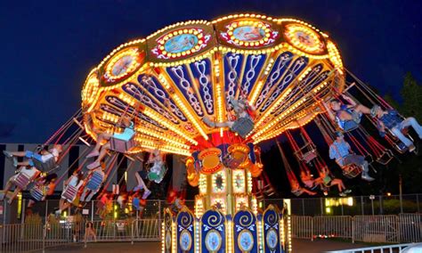 Family Swinger Fun Show Amusement
