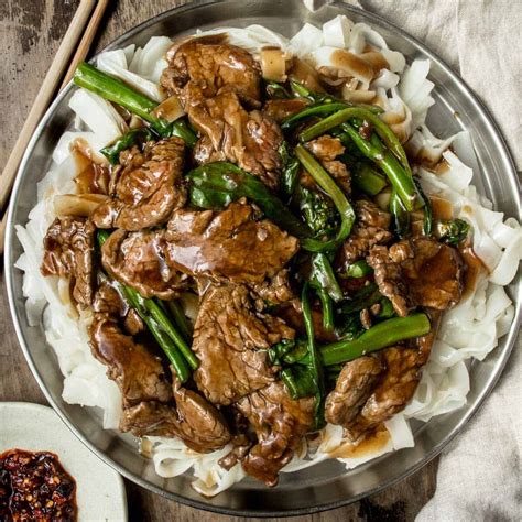 Stir Fried Beef Ho Fun 菜遠牛河 Asian Noodle Dishes Spicy Recipes Recipes