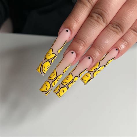 40 Classic Acrylic Nails To Inspire You