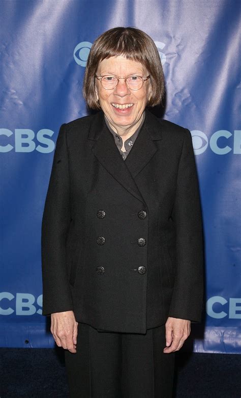 At 64 Linda Hunt Married True Love Who Accepted Her Disability Inside