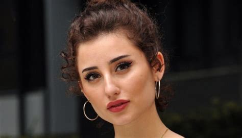 Hot Sexy Greta Menchi Bikini Pics