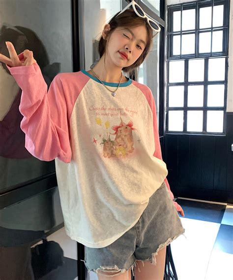 여름티셔츠살안타템장마룩☂️ 레빗 나그랑 프린팅 긴팔 티셔츠 2 Color 에이블리