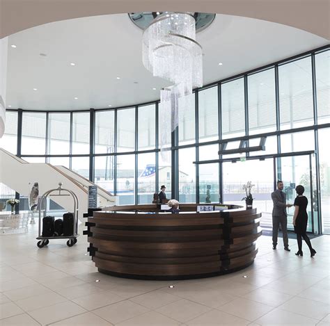 Signature Elite Class Vip Airline Transfers At London Luton Airport