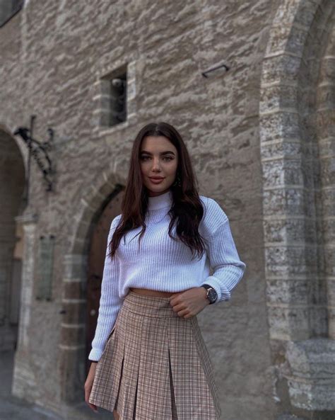 Just Moved Next Door R SFWNextDoorGirls