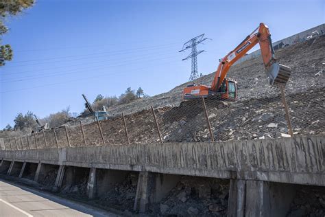 თბილისის მერია Tbilisi City Hall ვაკის რაიონში წყნეთის გზატკეცილზე საავტომობილო გზის