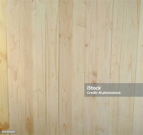 갈색 나무 판자 벽 질감 배경 또는 나무 보드 질감 소나무 테이블의 어두운 오크 색상입니다 곡물이 있는 빈 벽 패턴 플레이트