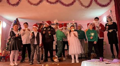 ურავის საჯარო სკოლის მოსწავლეები სასკოლო საზოგადოების წინაშე ზღაპრული სანახაობით წარდგნენ Etm