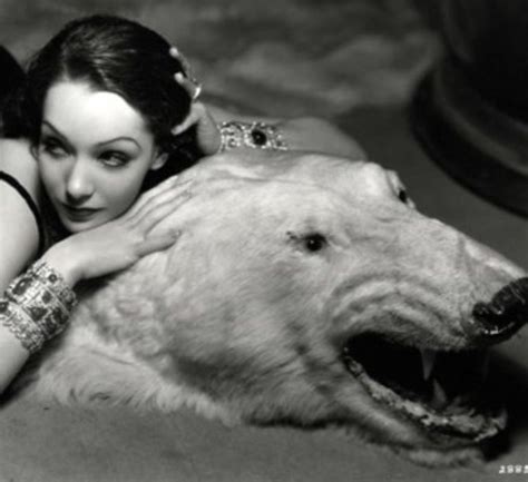 28 Amazing Vintage Photographs Of Hollywood Actresses Posing On