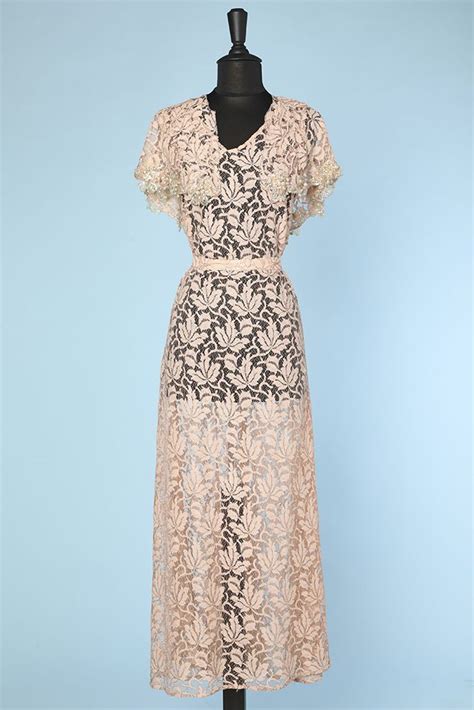 Robe Longue En Dentelle Rose 1930 Chez Sarah Robe Longue Dentelle Dentelle Rose Robe Longue