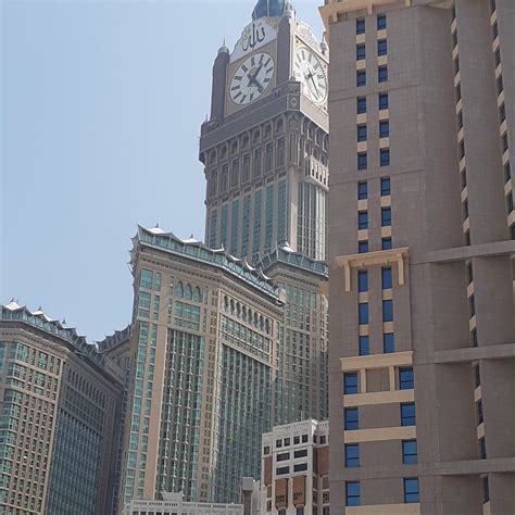 لعيونك يا قمر