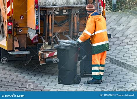 23 227 Garbage Man Stock Photos Free Royalty Free Stock Photos From Dreamstime
