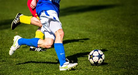 무료 이미지 잔디 놀이 플레이어 축구 피치 미식 축구 드레스 사격 돌진 클립 발 차기 결투 태클 차는