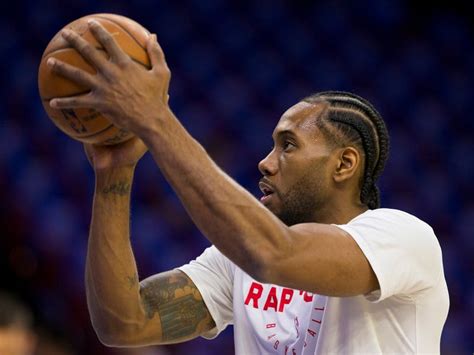 Kawhi Leonard Hand Size Kawhi Leonard Grabs 154 Candy Corn With One