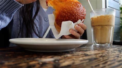 홈메이드 딸기 레모네이드 카페가서 맛있는 에그번 먹은 일상 Vlog 약고추장 만드는 방법 밴쿠버 아일랜드 캐나다 브이로그 Youtube