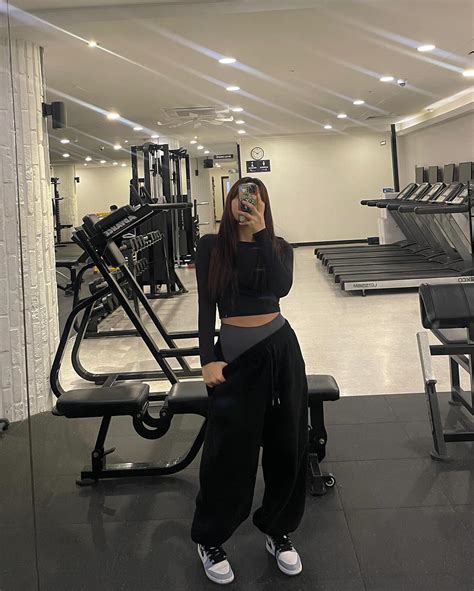 센터에서 옷 벗지 말라고 혼남 겨울엔 조거안에 레깅스자나😖 스팔 인팔 운동 운동하는여자 헬스 헬스장 운동소통 부산 부산여자 부산헬스장