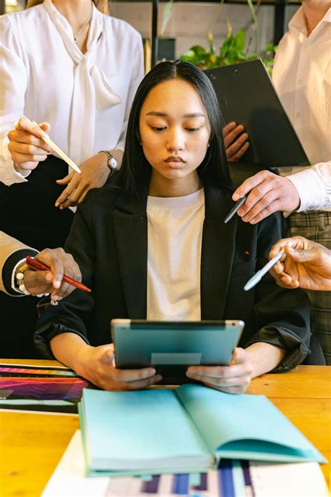 간부 공동 작업 과제 기술 기업 기업인 동료 디지털 디지털 기기 리더십 멀티 태스킹 명령 문서 바쁜