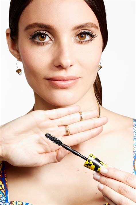 Create The New Teased Lash Trend Clumpy Lash Look Tutorial Marie Claire